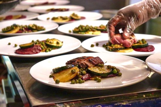 Célébrer son anniversaire Chez Pierre : Une expérience culinaire et ...